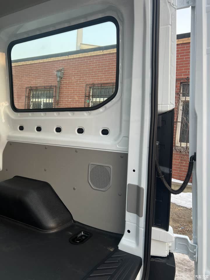 全顺T8 2024款 T8 2.3T柴油自动短轴中顶6座多功能版3/3怎么样_优缺点_akbcmzzwstj_口碑_汽车之家